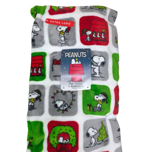 Bershire | Bedding | Peanuts Snoopy Cartoon Holiday Plush Throw Blanket ...